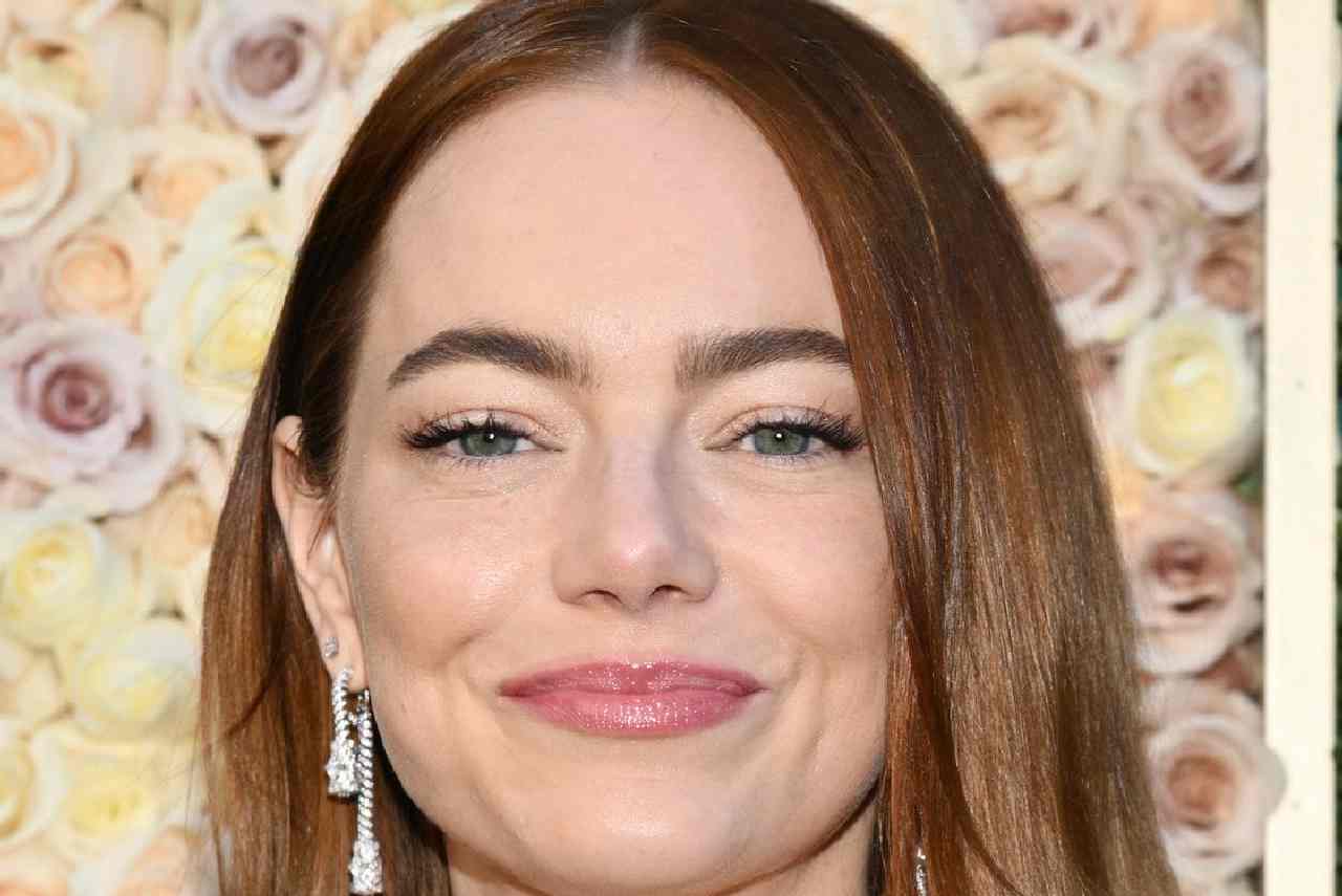 Emma Rock Brought the Cherry Mocha Toenail Pattern to the Golden Globes ...